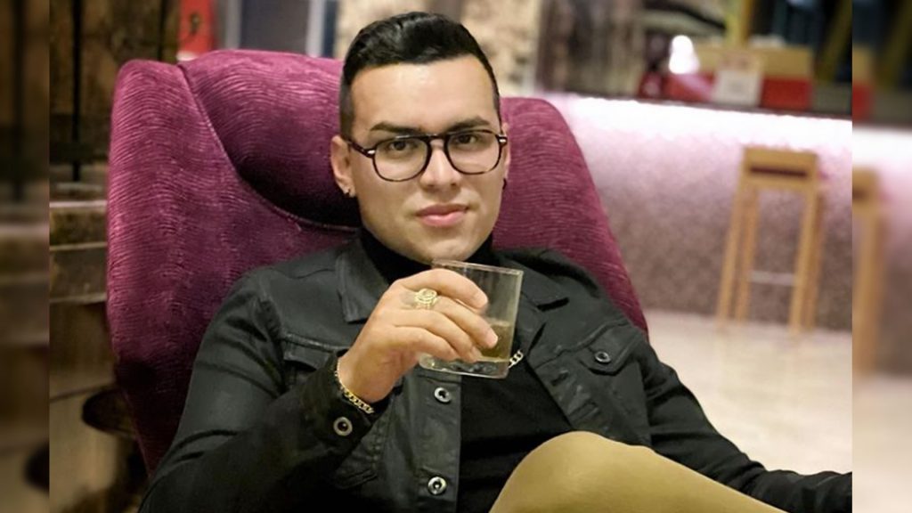 Yeison Jímenez sorprende con foto desnudo en una tina