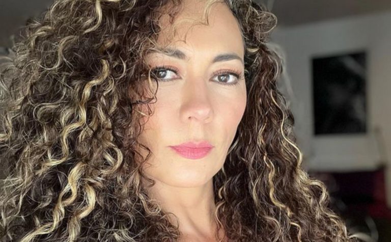 Andrea Guzmán presumió sus frondosos crespos en sesión de fotos en ...