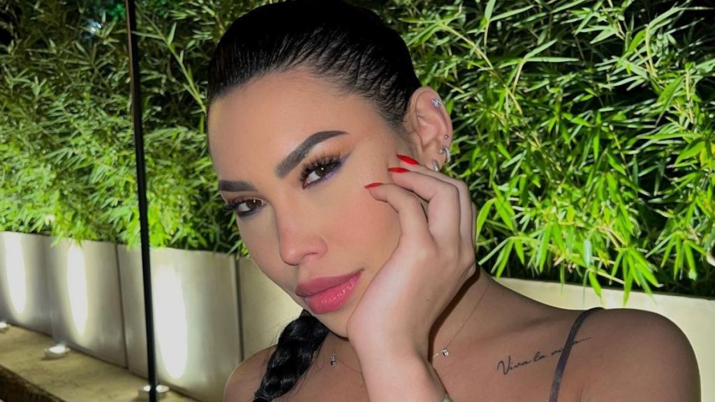 Ana del Castillo agradece a su ginecóloga en concierto