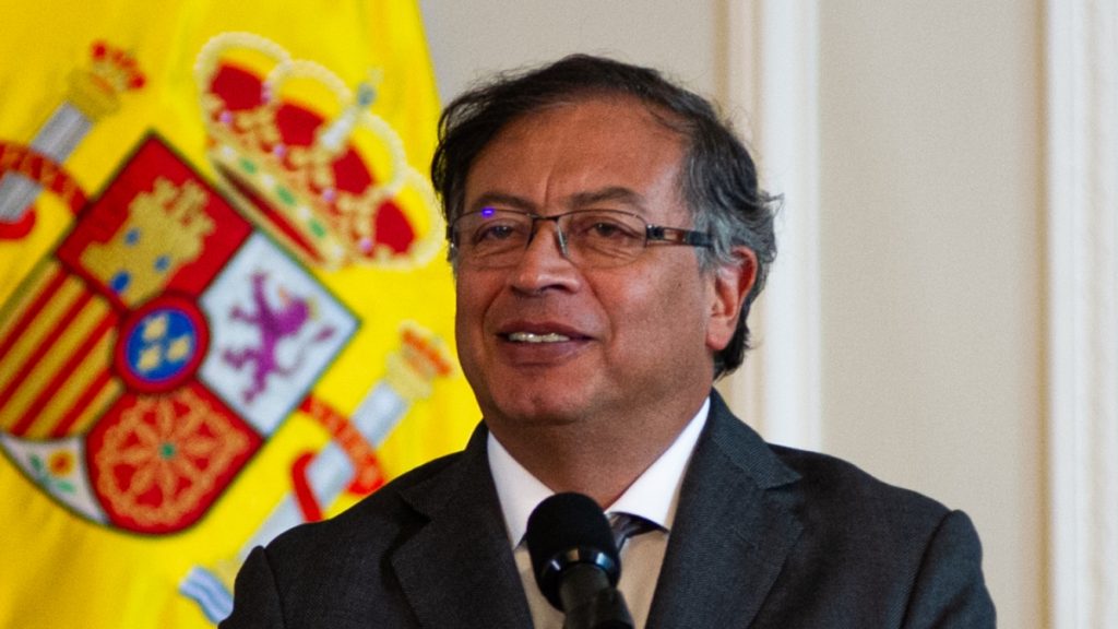 La broma y risa de Petro con el precio del dólar: "A hoy... dividan ...