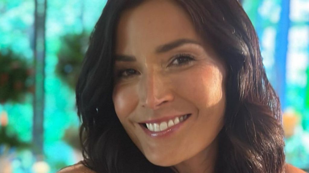 Kathy Sáenz celebró sus 51 años posando en bikini; robó suspiros