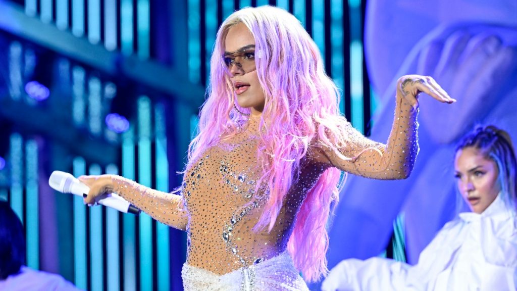 ¿Canción de Karol G tiene mensajes satánicos?