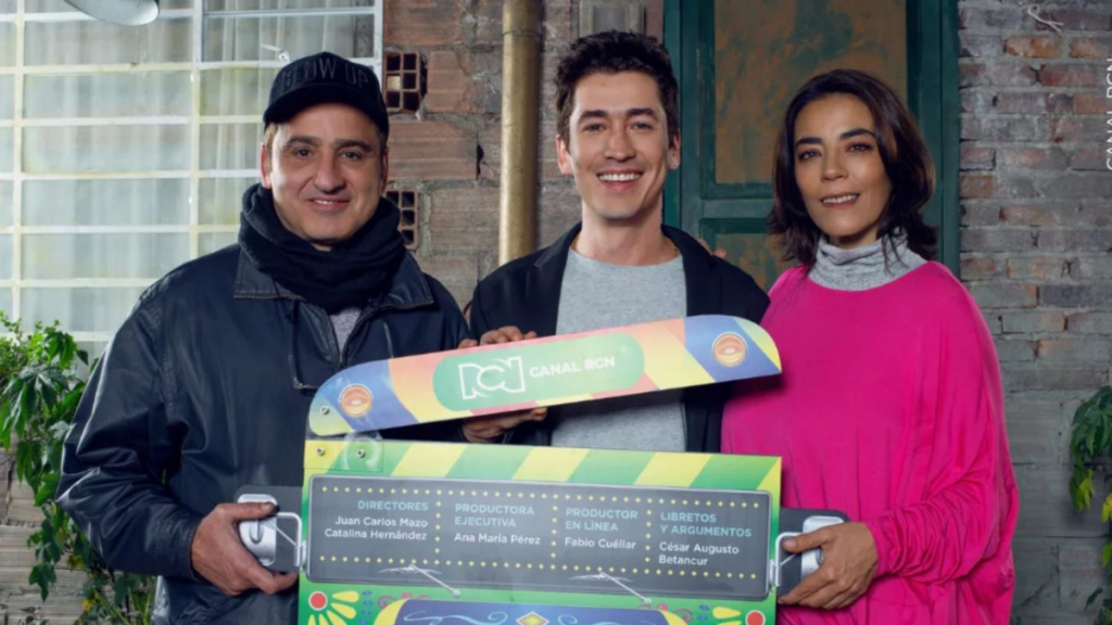 Personajes de ‘Rigo’ que se odian en la novela son primos en la vida real