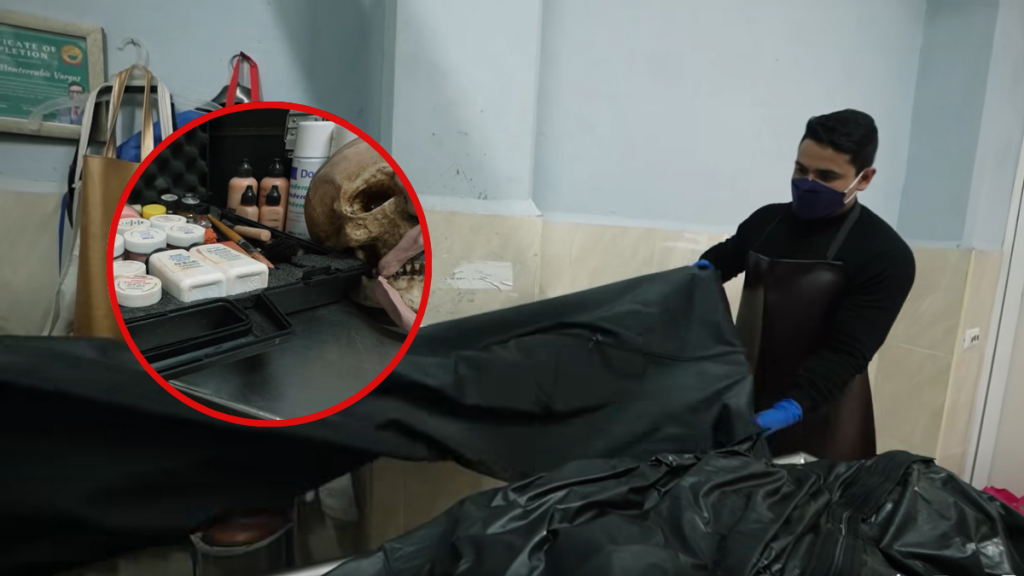 Video: así maquillan y embalsaman los cuerpos para los funerales