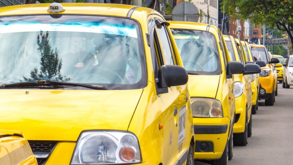 Pico y placa para taxis en Bogotá en enero de 2026: horarios